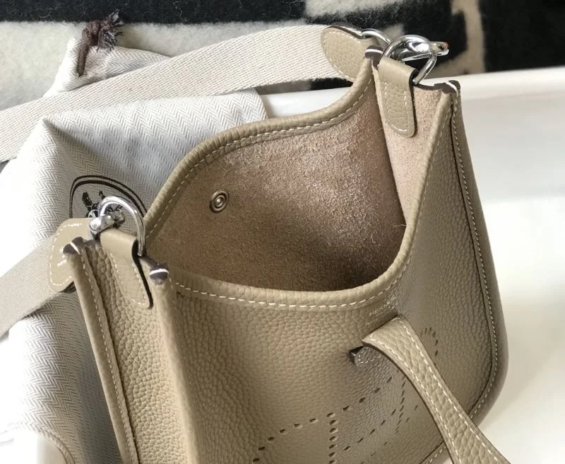 Low-cost Hermes Evelyn Bags