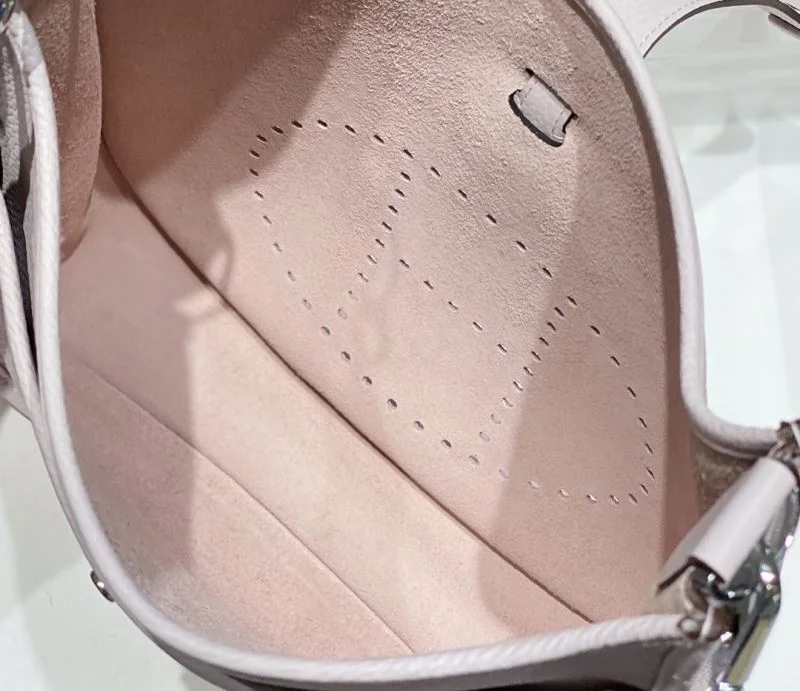 Low-cost Hermes Evelyn Bags