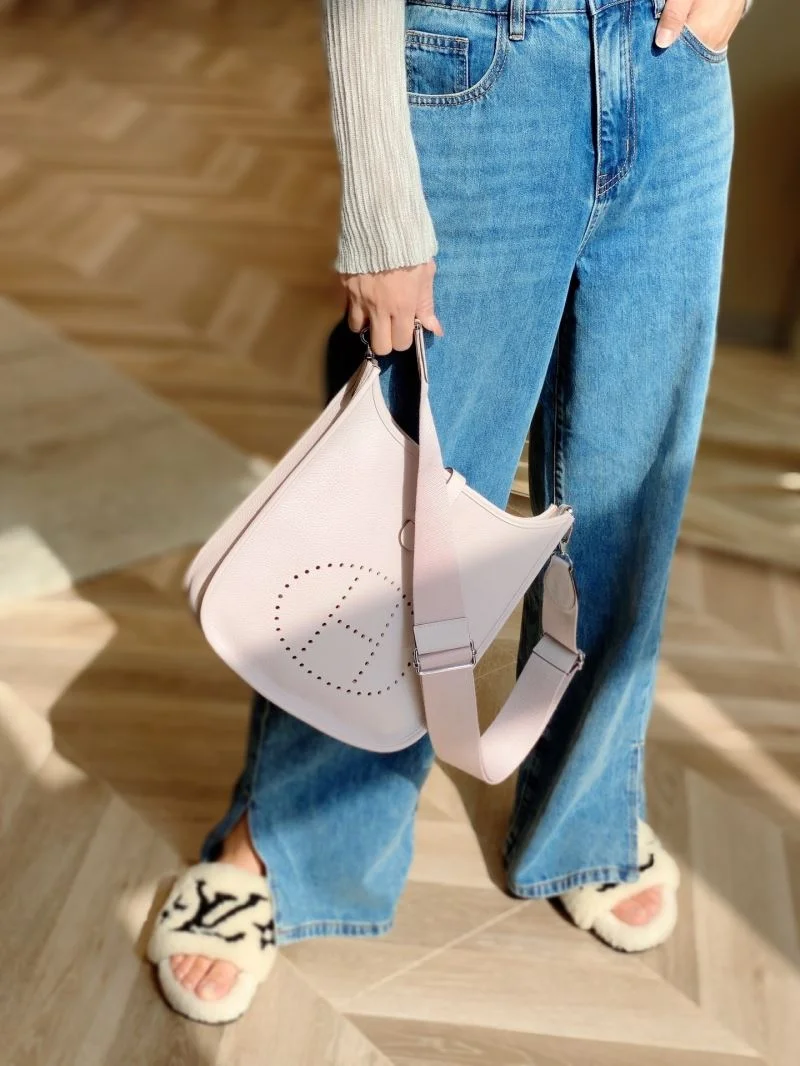 Low-cost Hermes Evelyn Bags