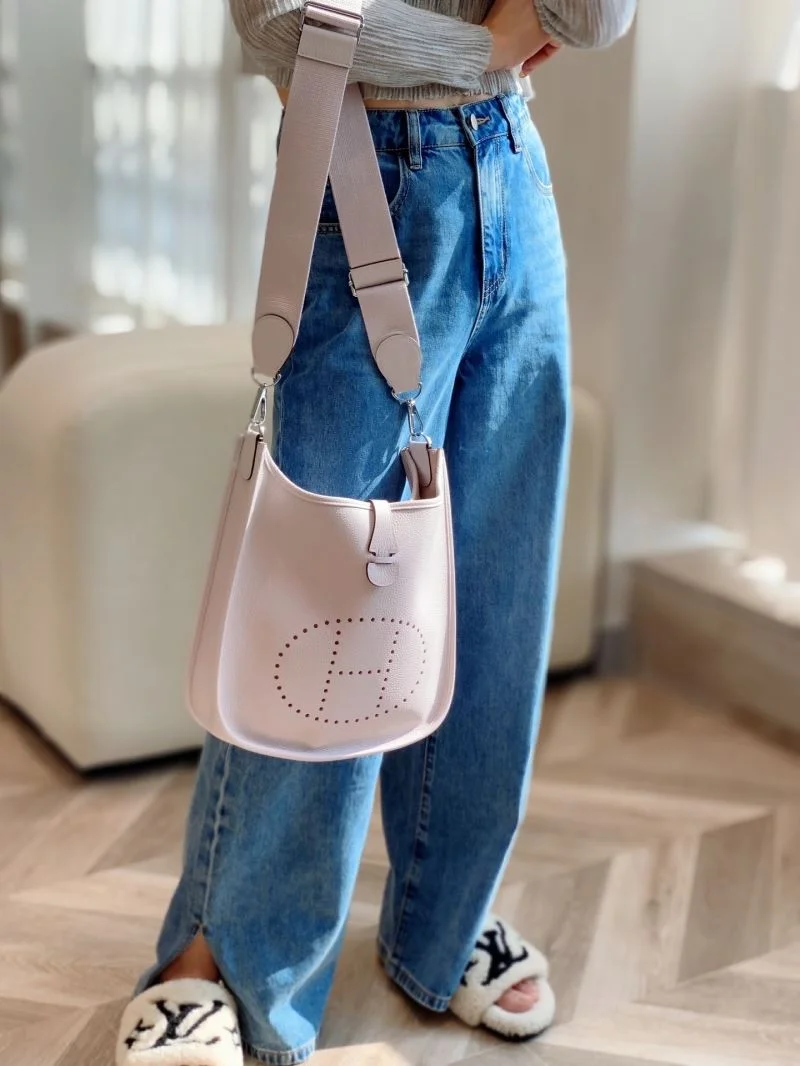 Low-cost Hermes Evelyn Bags