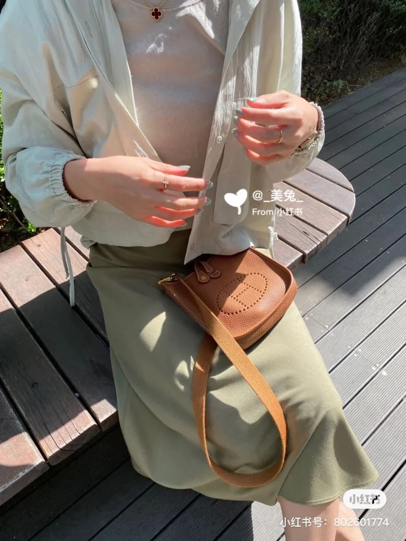Top mirror Hermes Evelyn Bags