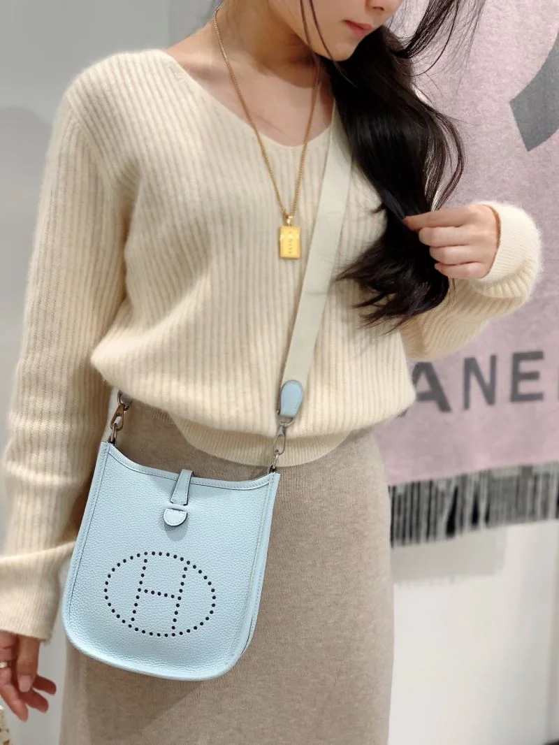 Indistinguishable Hermes Evelyn Bags