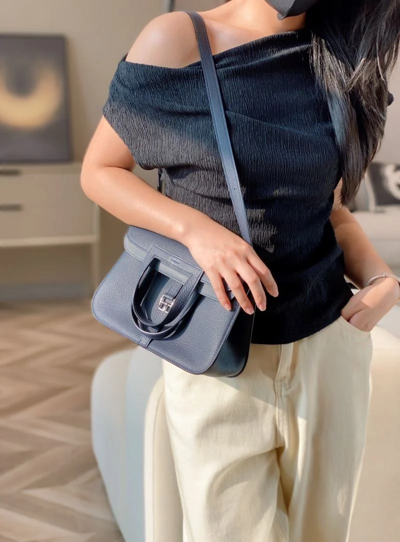 Accurate model Hermes Halzan Bags