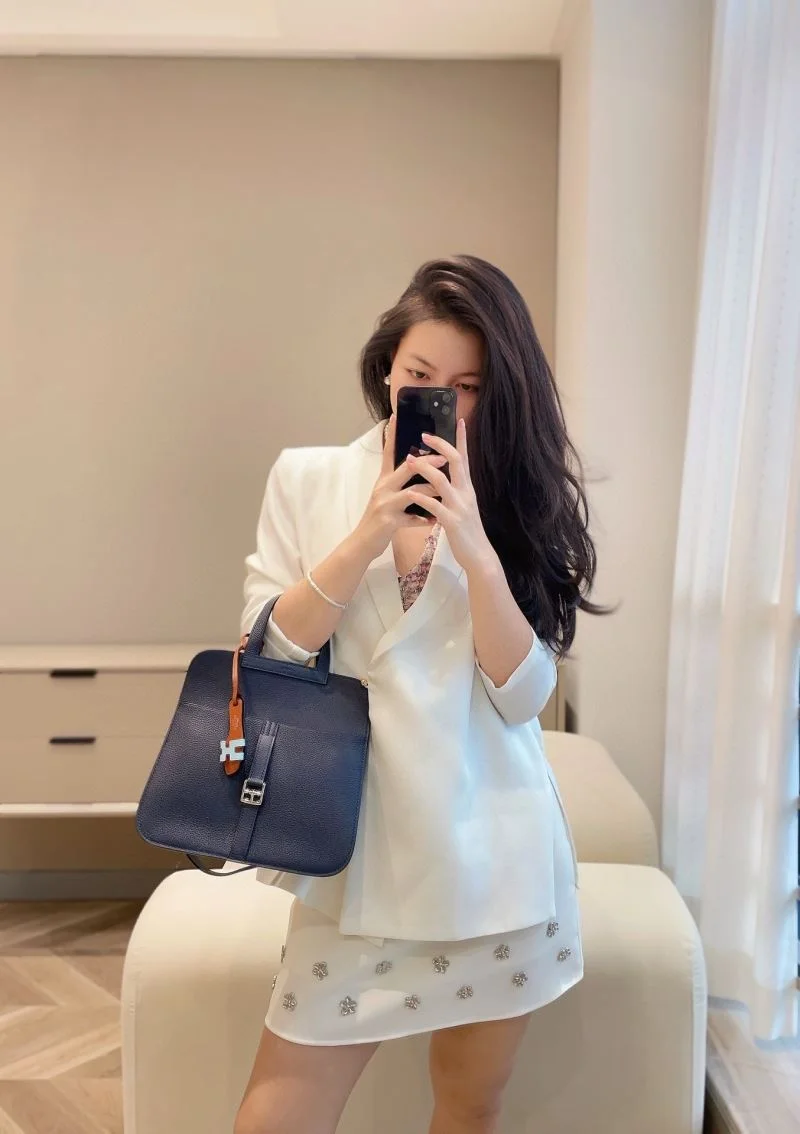 Accurate model Hermes Halzan Bags