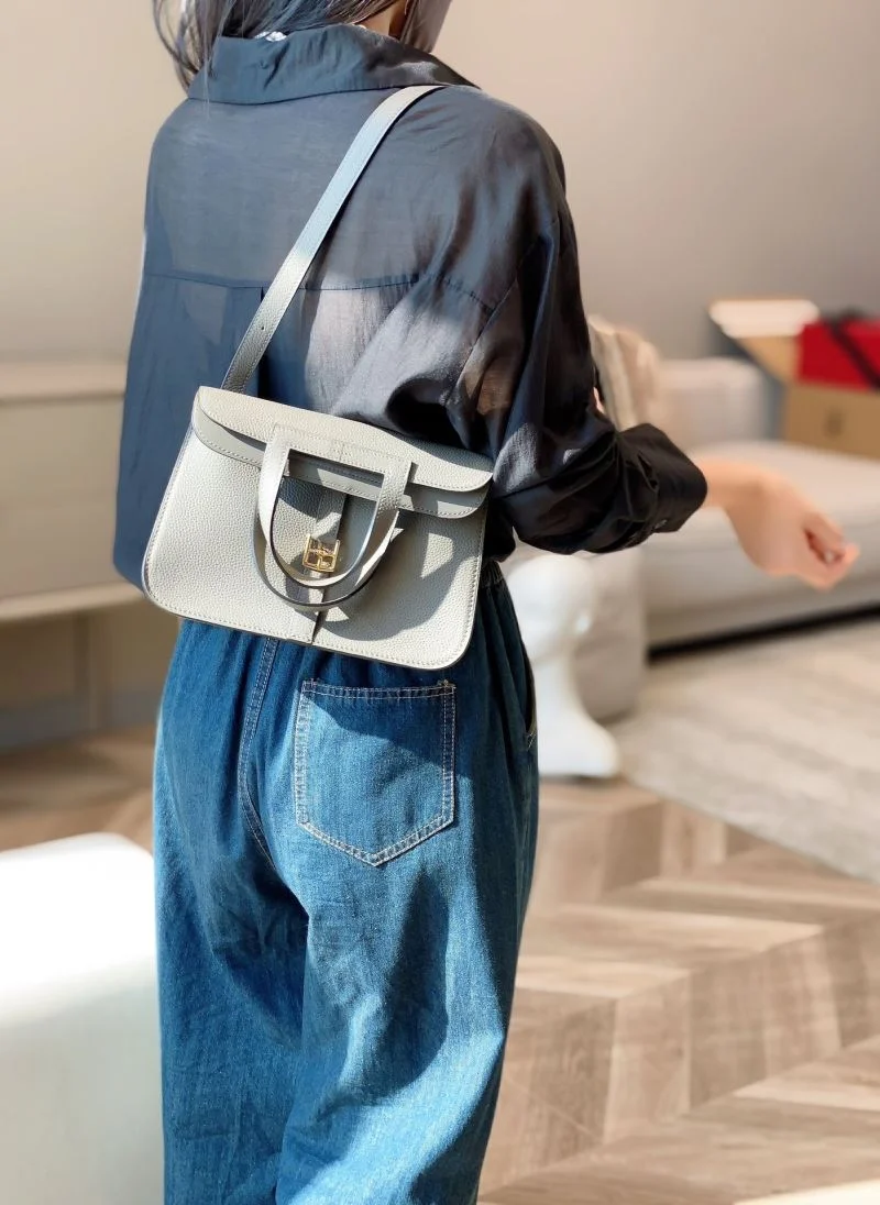 Low-cost Hermes Halzan Bags