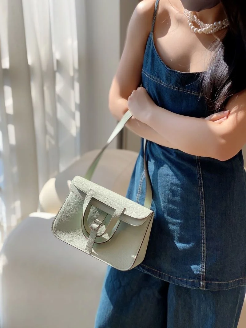 Low-cost Hermes Halzan Bags
