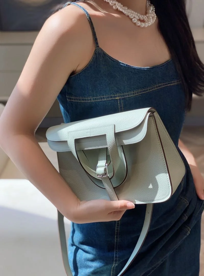 Low-cost Hermes Halzan Bags