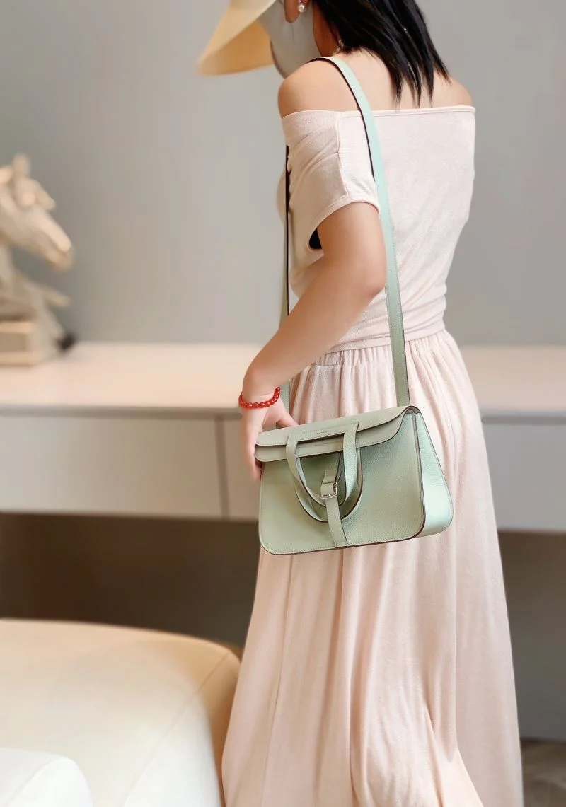 Low-cost Hermes Halzan Bags