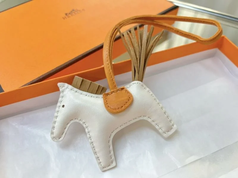 1:1 copy Hermes Handmade Pendant