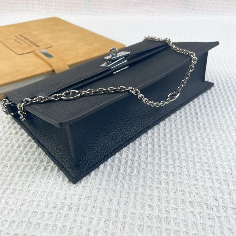 Indistinguishable Hermes Kelly Bags