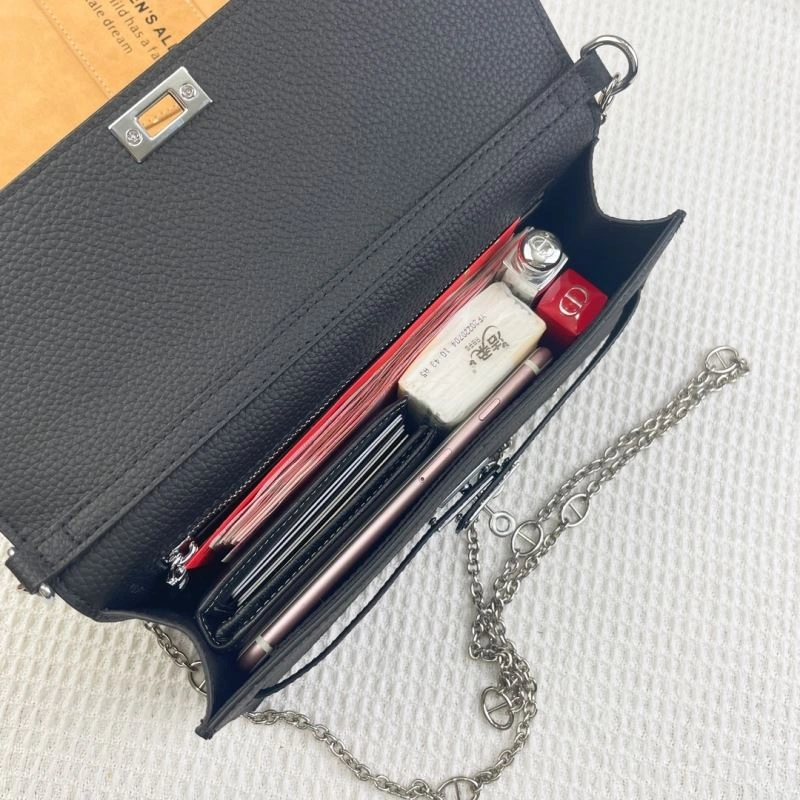Indistinguishable Hermes Kelly Bags