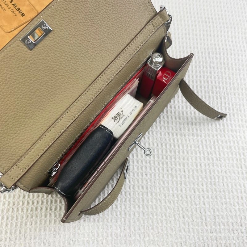 Indistinguishable Hermes Kelly Bags