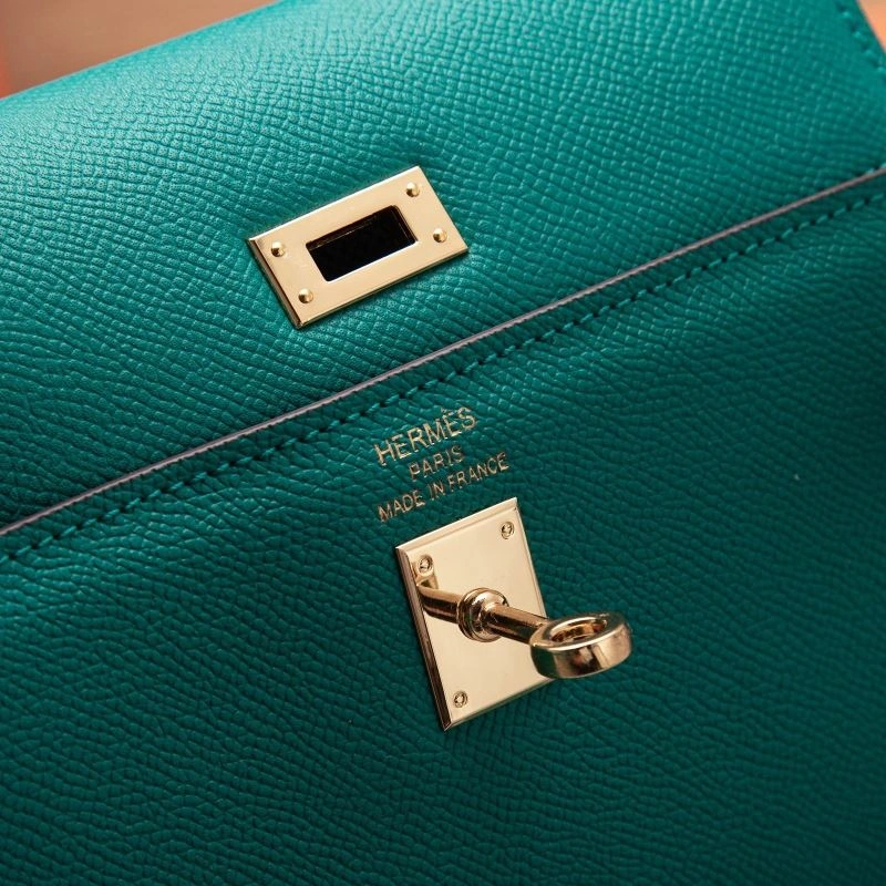 Indistinguishable Hermes Kelly Bags