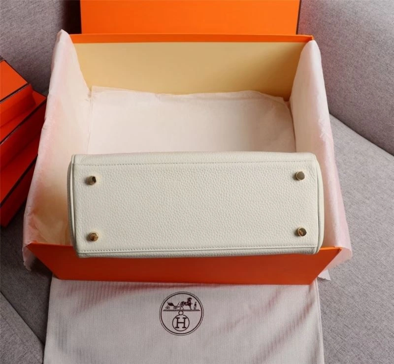 Indistinguishable Hermes Kelly Bags
