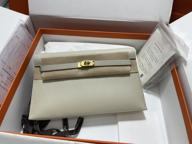 Indistinguishable Hermes Kelly Bags
