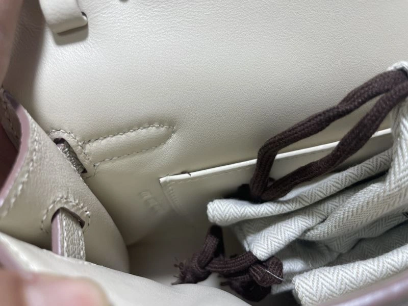 Indistinguishable Hermes Kelly Bags