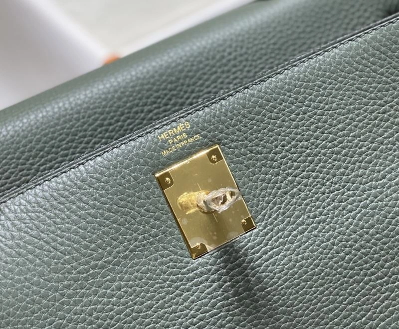Indistinguishable Hermes Kelly Bags
