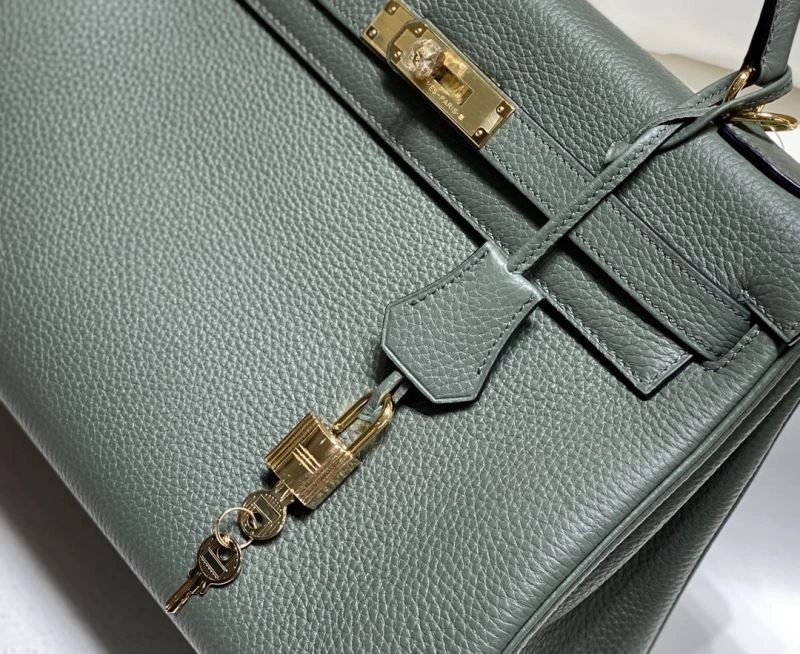 Indistinguishable Hermes Kelly Bags
