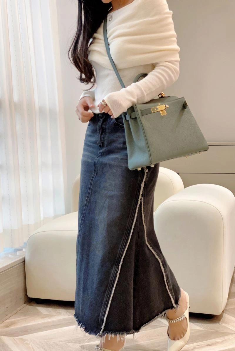 Indistinguishable Hermes Kelly Bags