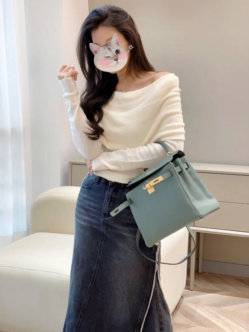 Indistinguishable Hermes Kelly Bags