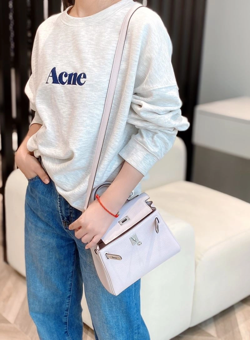 Indistinguishable Hermes Kelly Bags
