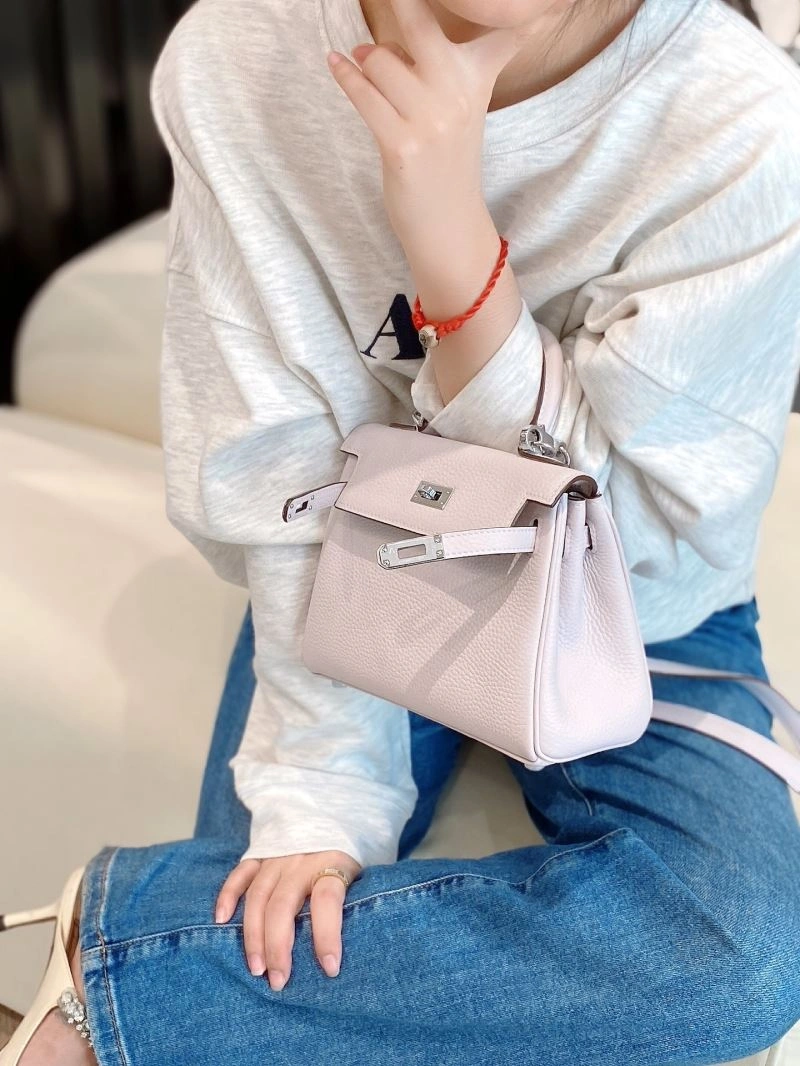 Indistinguishable Hermes Kelly Bags