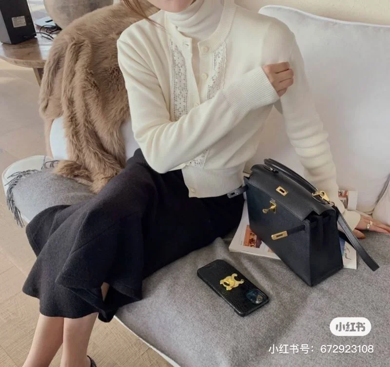 Indistinguishable Hermes Kelly Bags