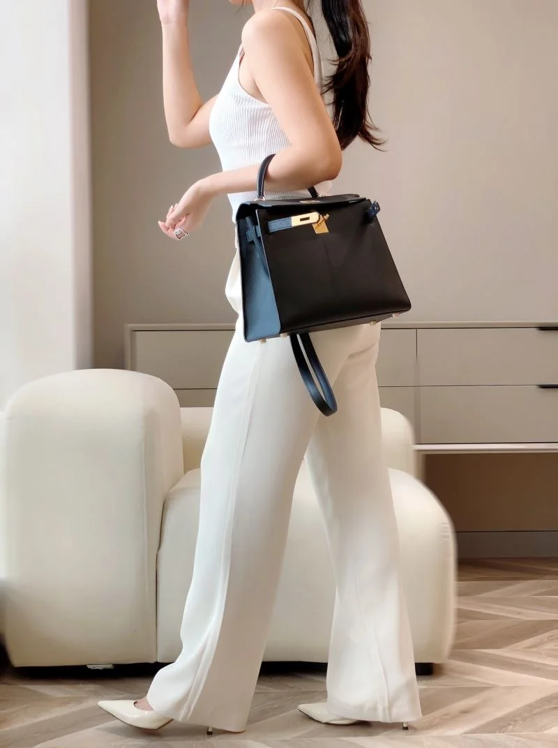 Indistinguishable Hermes Kelly Bags
