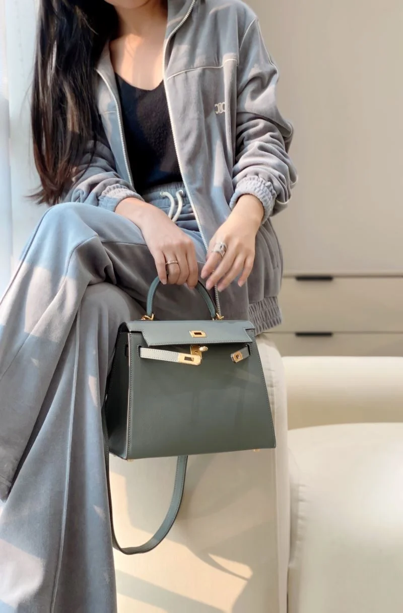 Indistinguishable Hermes Kelly Bags