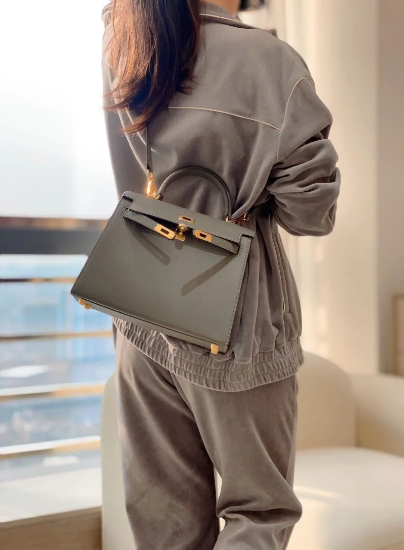 Indistinguishable Hermes Kelly Bags