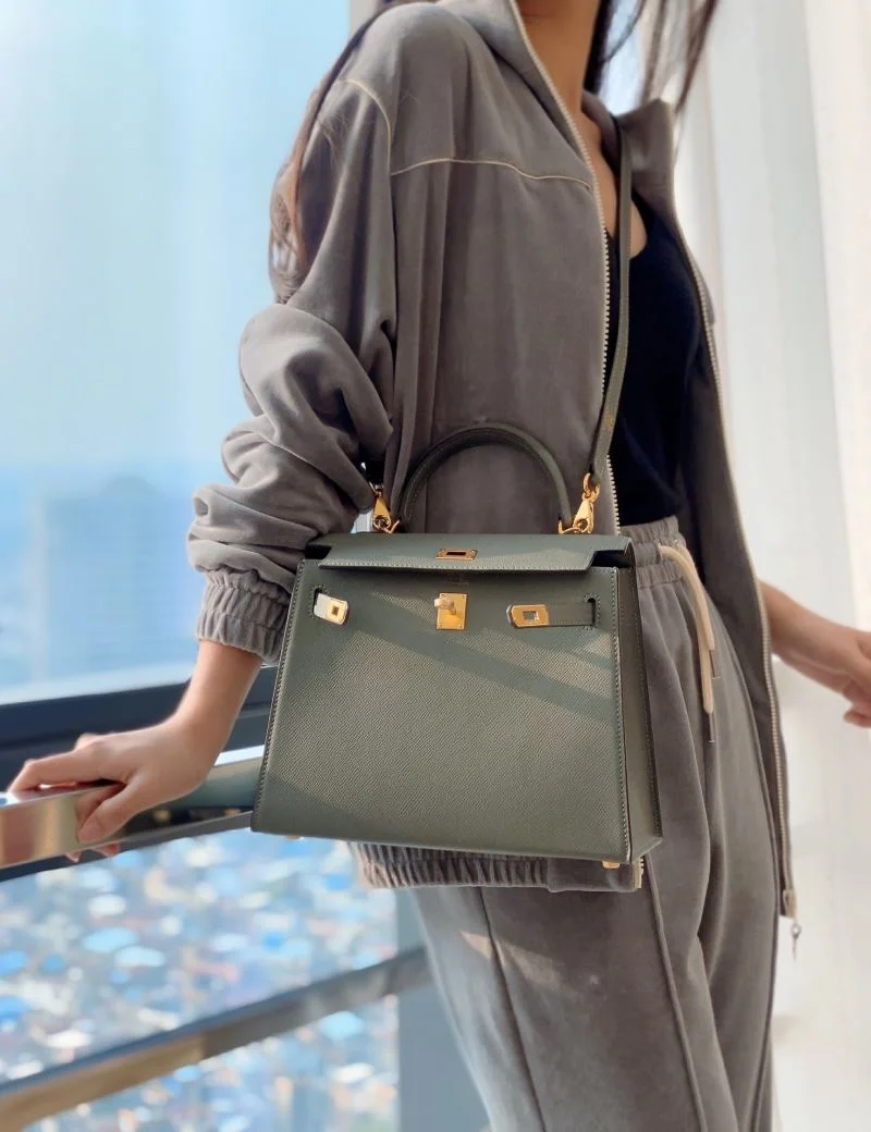 Indistinguishable Hermes Kelly Bags