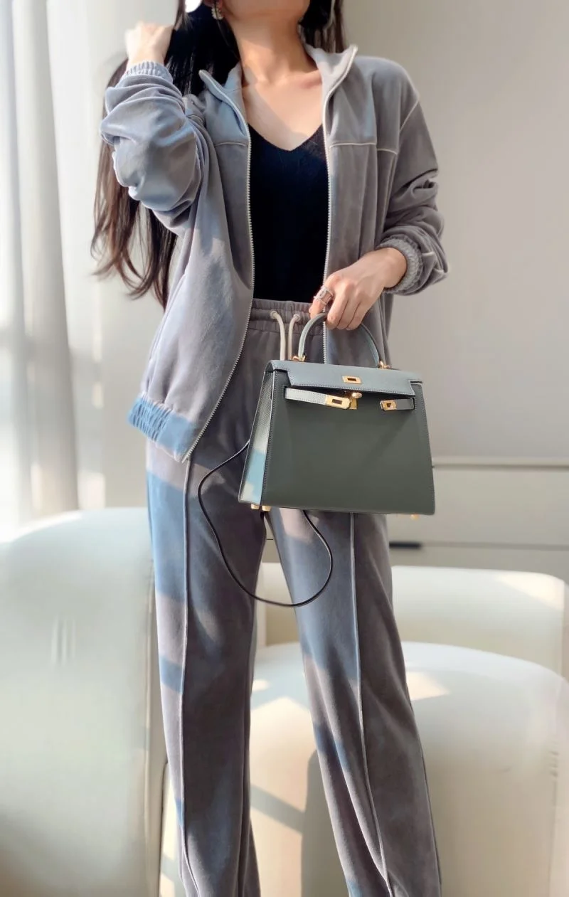 Indistinguishable Hermes Kelly Bags