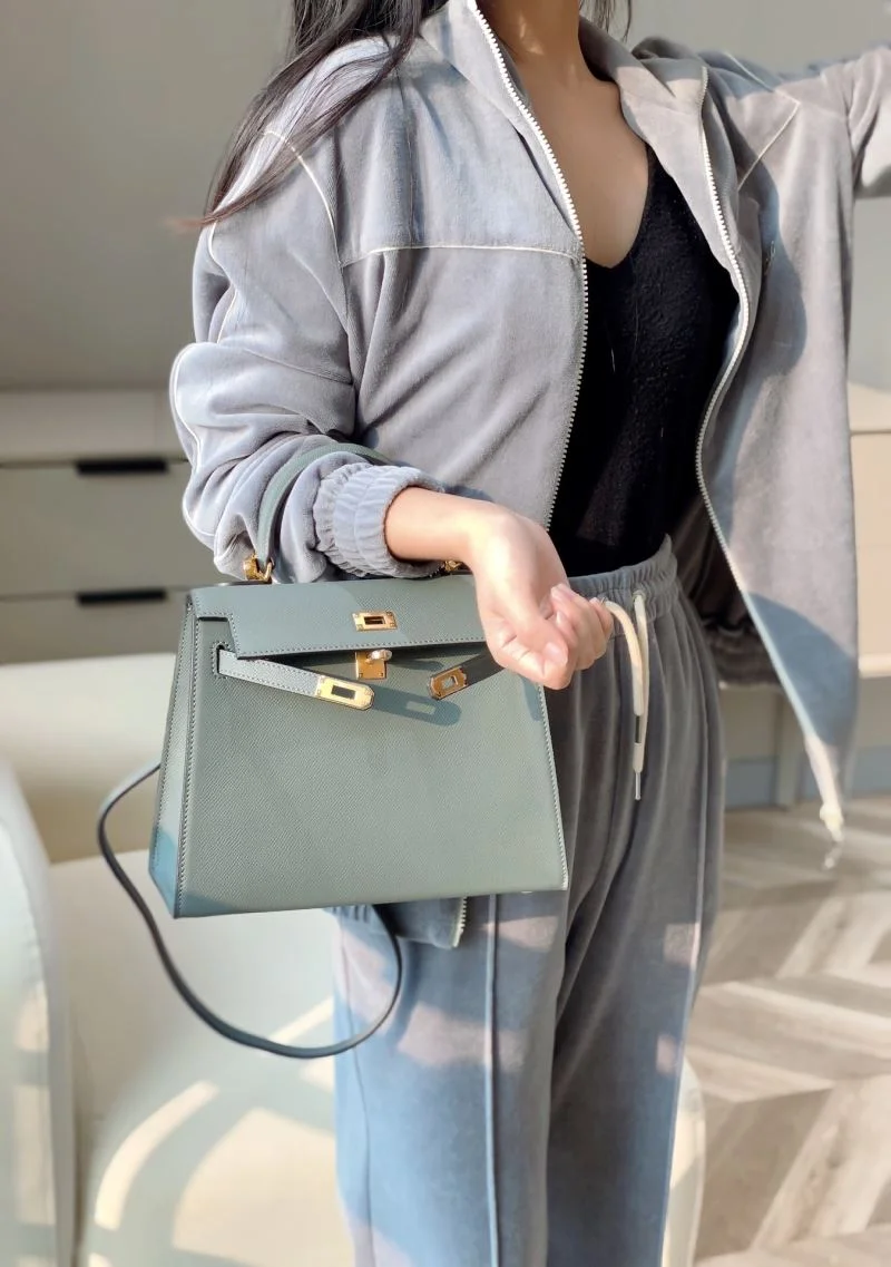 Indistinguishable Hermes Kelly Bags