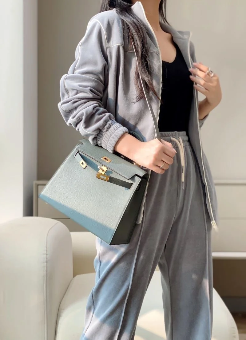 Indistinguishable Hermes Kelly Bags