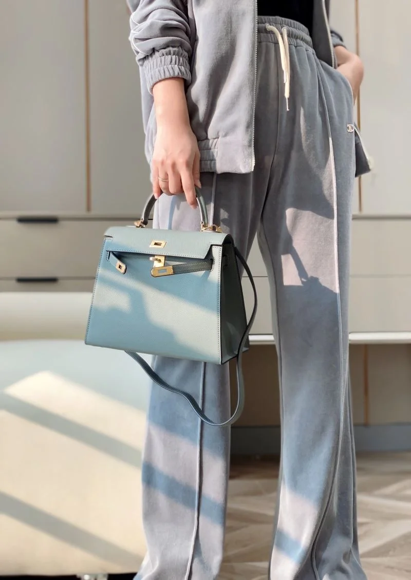 Indistinguishable Hermes Kelly Bags