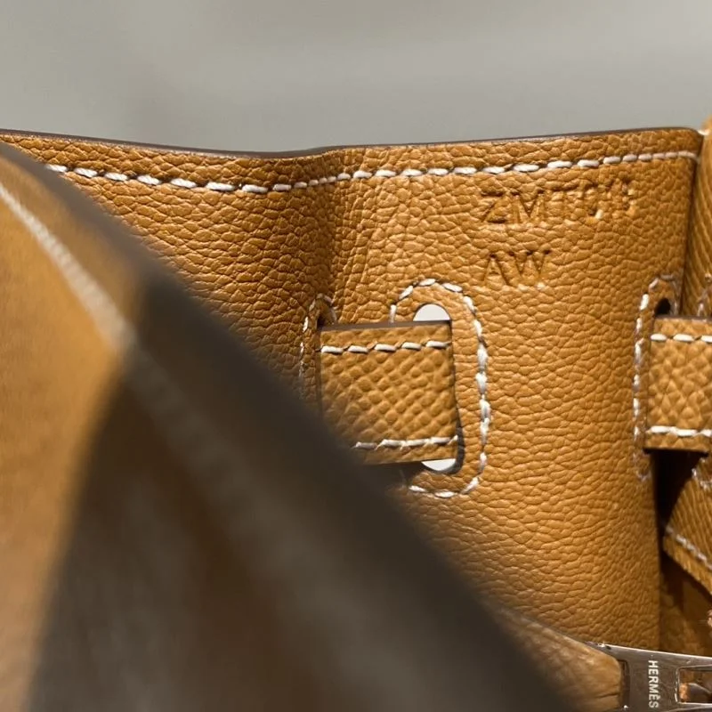 Indistinguishable Hermes Kelly Bags