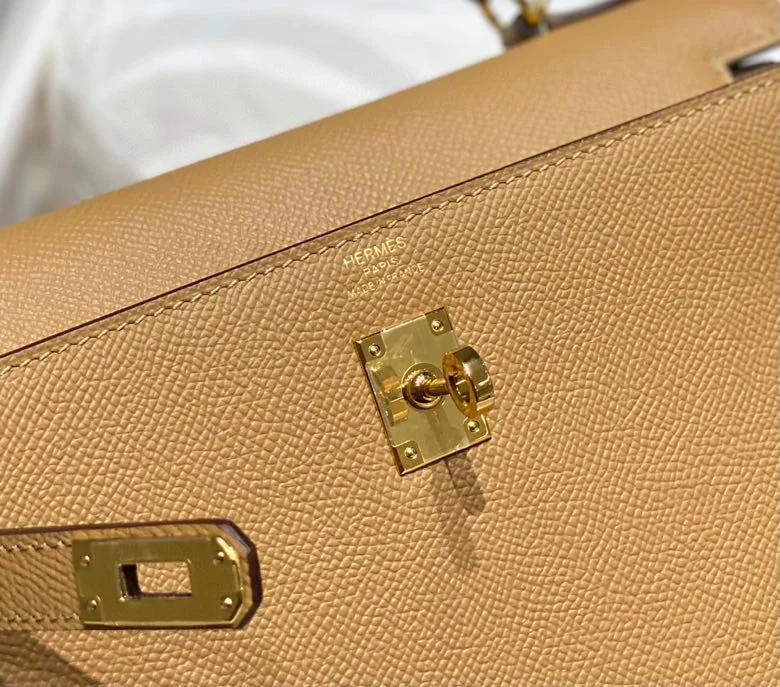Top mirror Hermes Kelly Bags