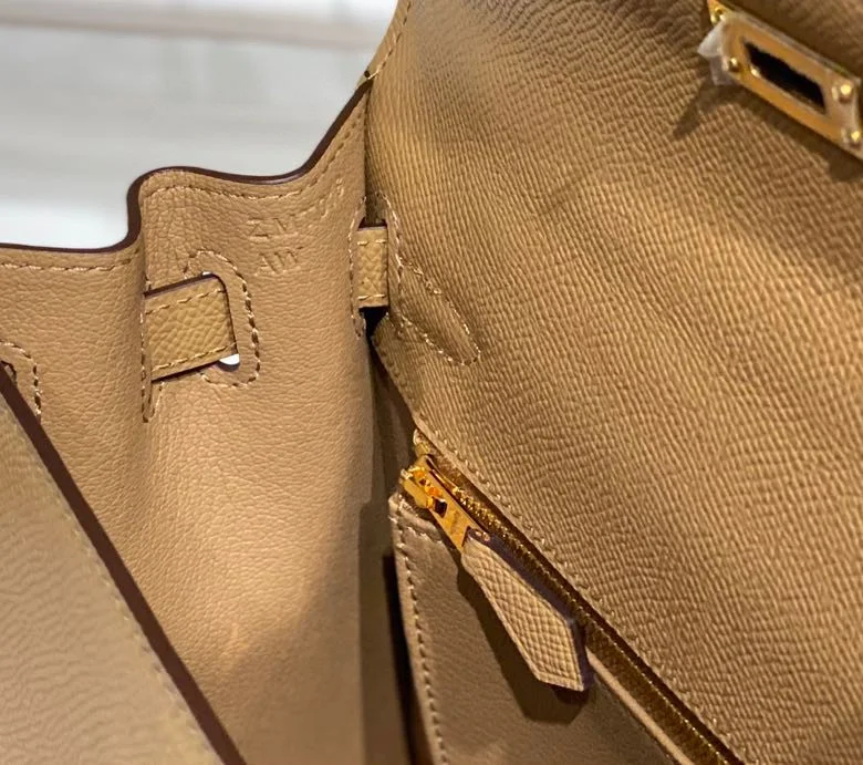 Top mirror Hermes Kelly Bags