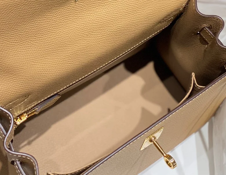 Top mirror Hermes Kelly Bags