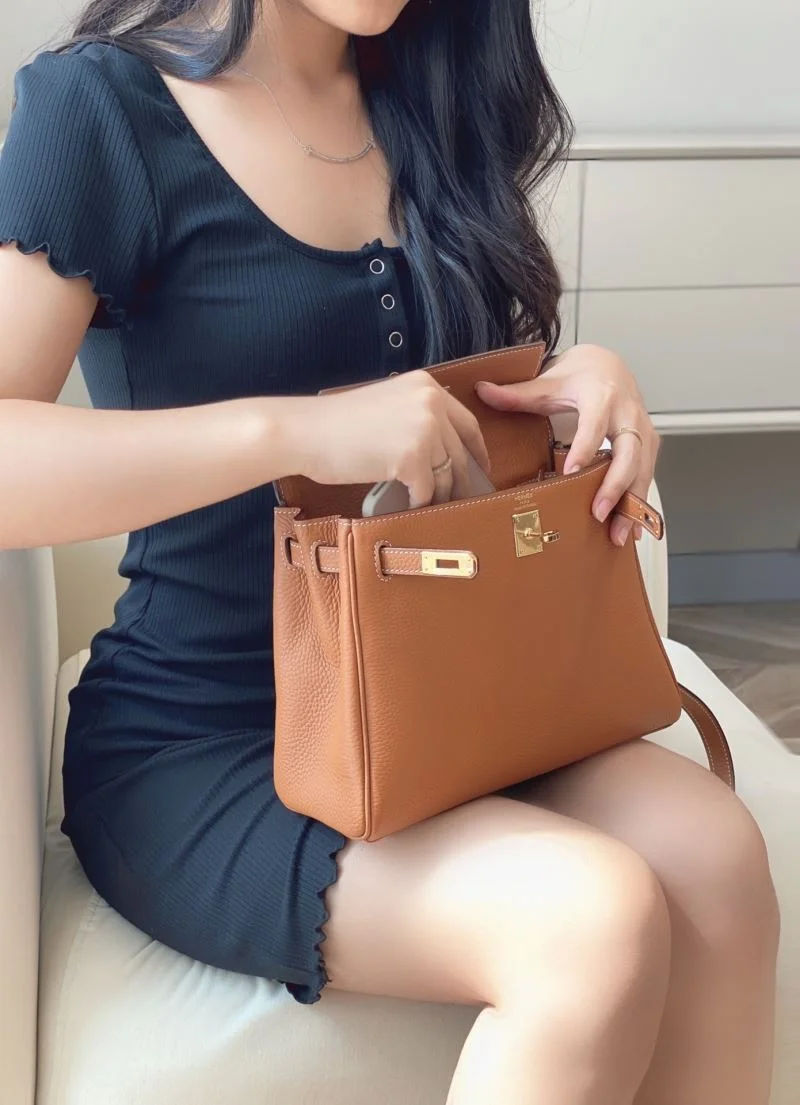 Indistinguishable Hermes Kelly Bags