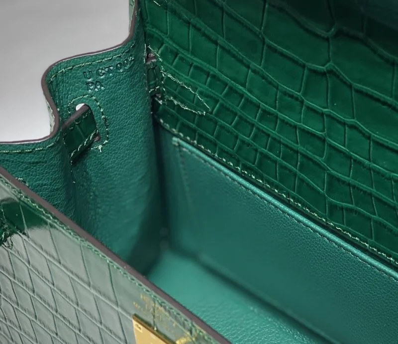 Indistinguishable Hermes Kelly Bags