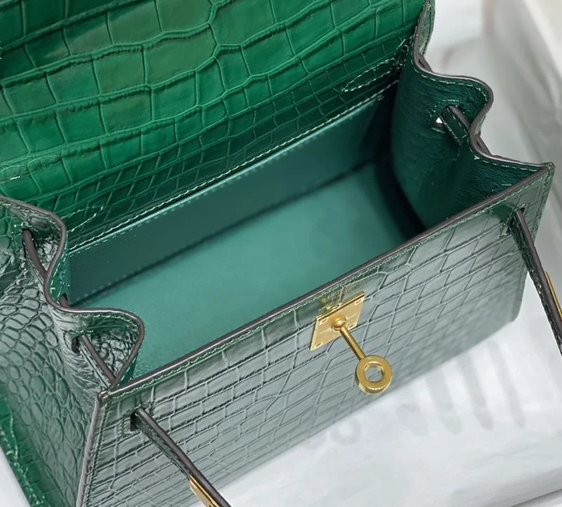 Indistinguishable Hermes Kelly Bags