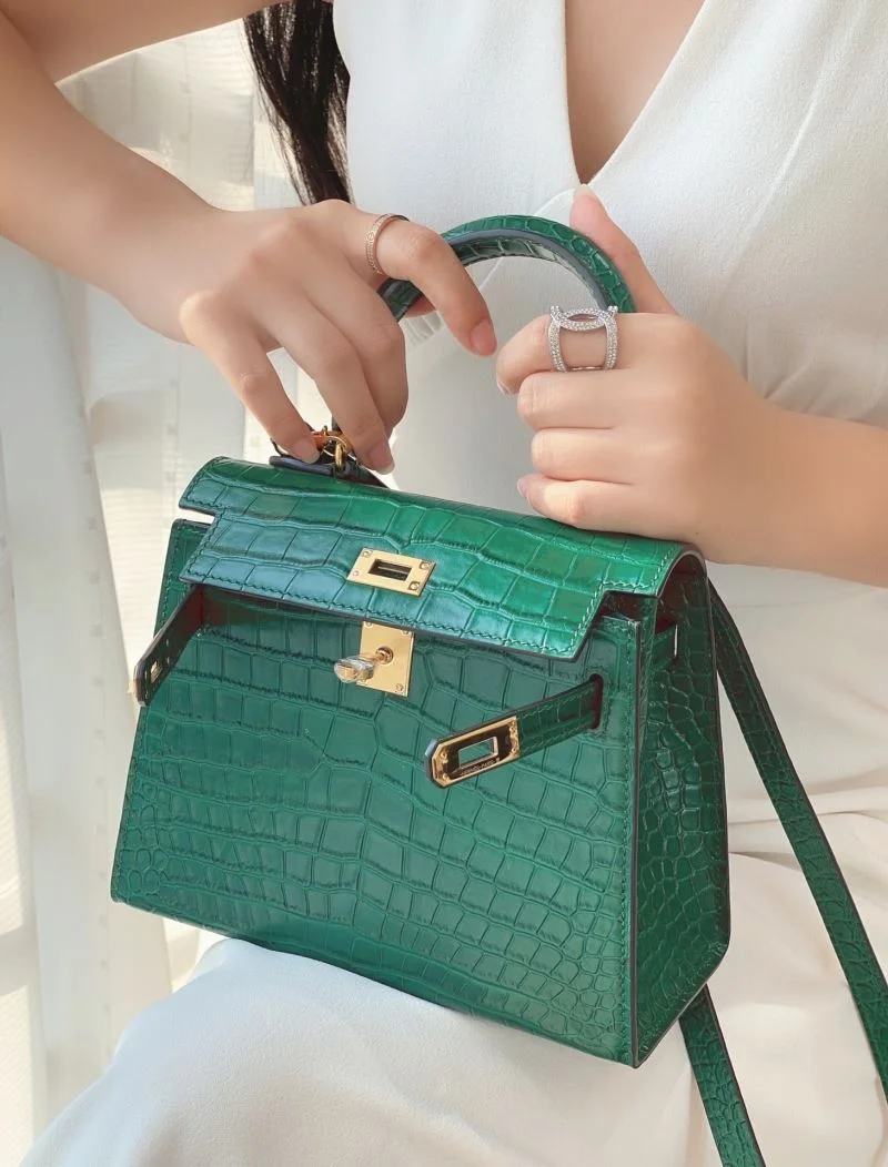 Indistinguishable Hermes Kelly Bags
