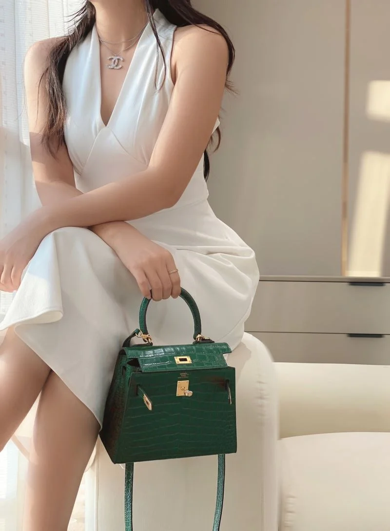 Indistinguishable Hermes Kelly Bags