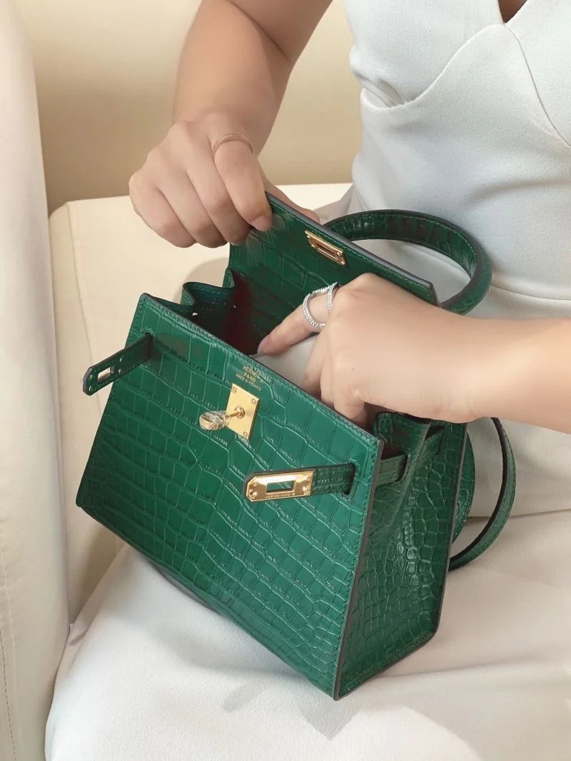 Indistinguishable Hermes Kelly Bags