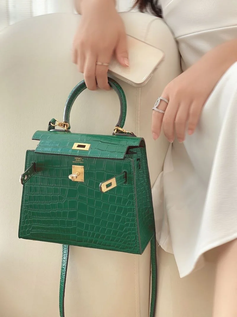 Indistinguishable Hermes Kelly Bags