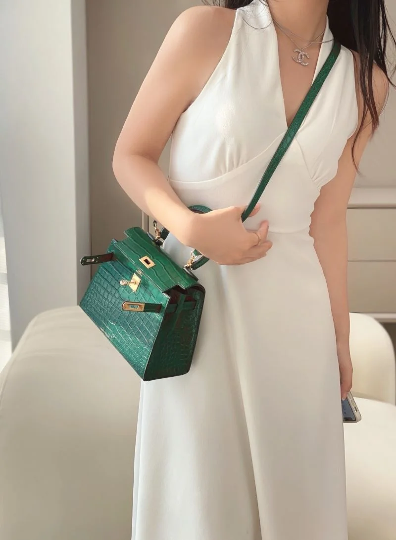 Indistinguishable Hermes Kelly Bags