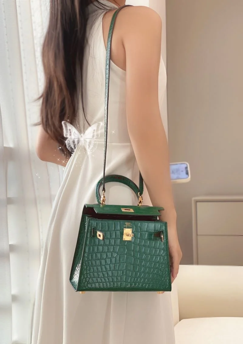 Indistinguishable Hermes Kelly Bags