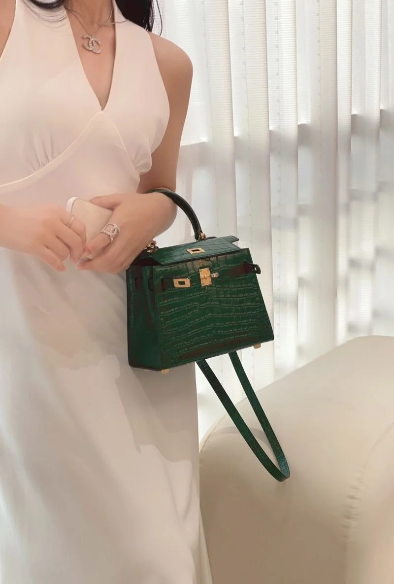Indistinguishable Hermes Kelly Bags