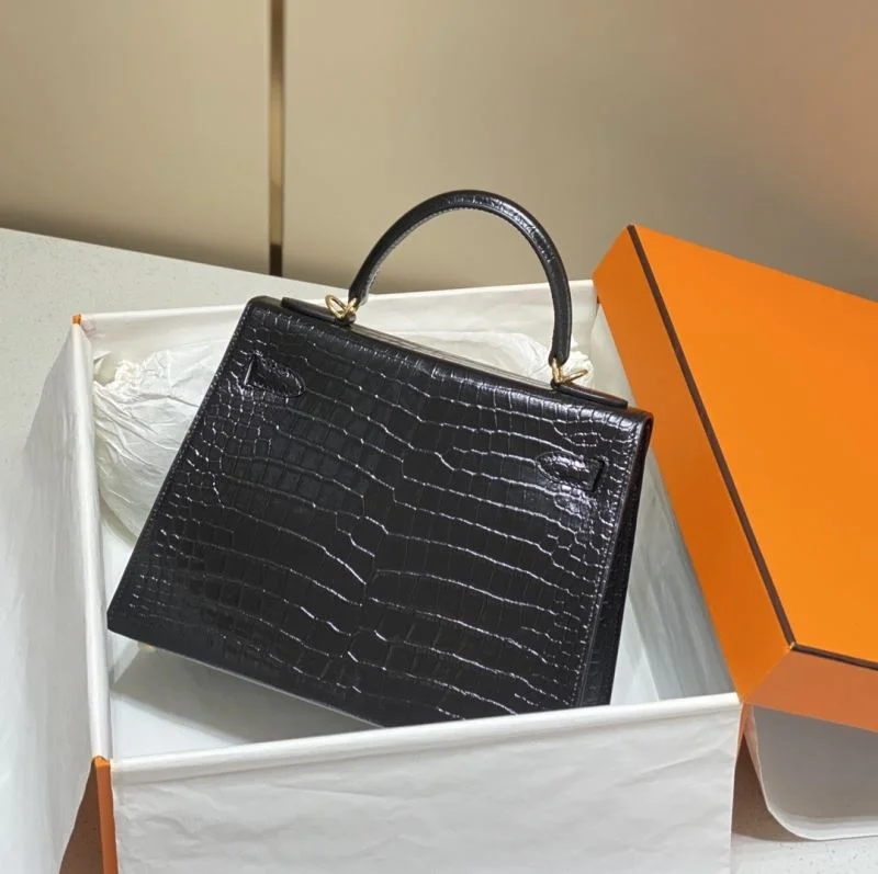 Indistinguishable Hermes Kelly Bags
